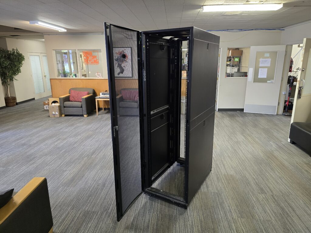 APC NetShelter SX 42U Server Rack Enclosure – Black – AR3100 ...