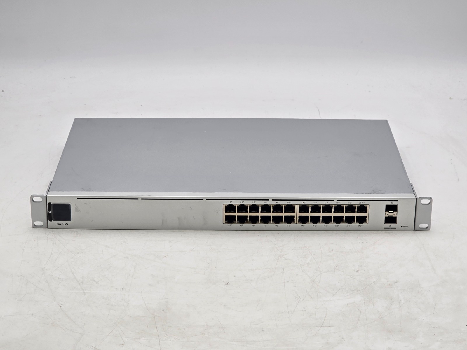 Ubiquiti UniFi Pro 24-Port Layer 3 Gigabit PoE Switch (USW-Pro-24-PoE ...